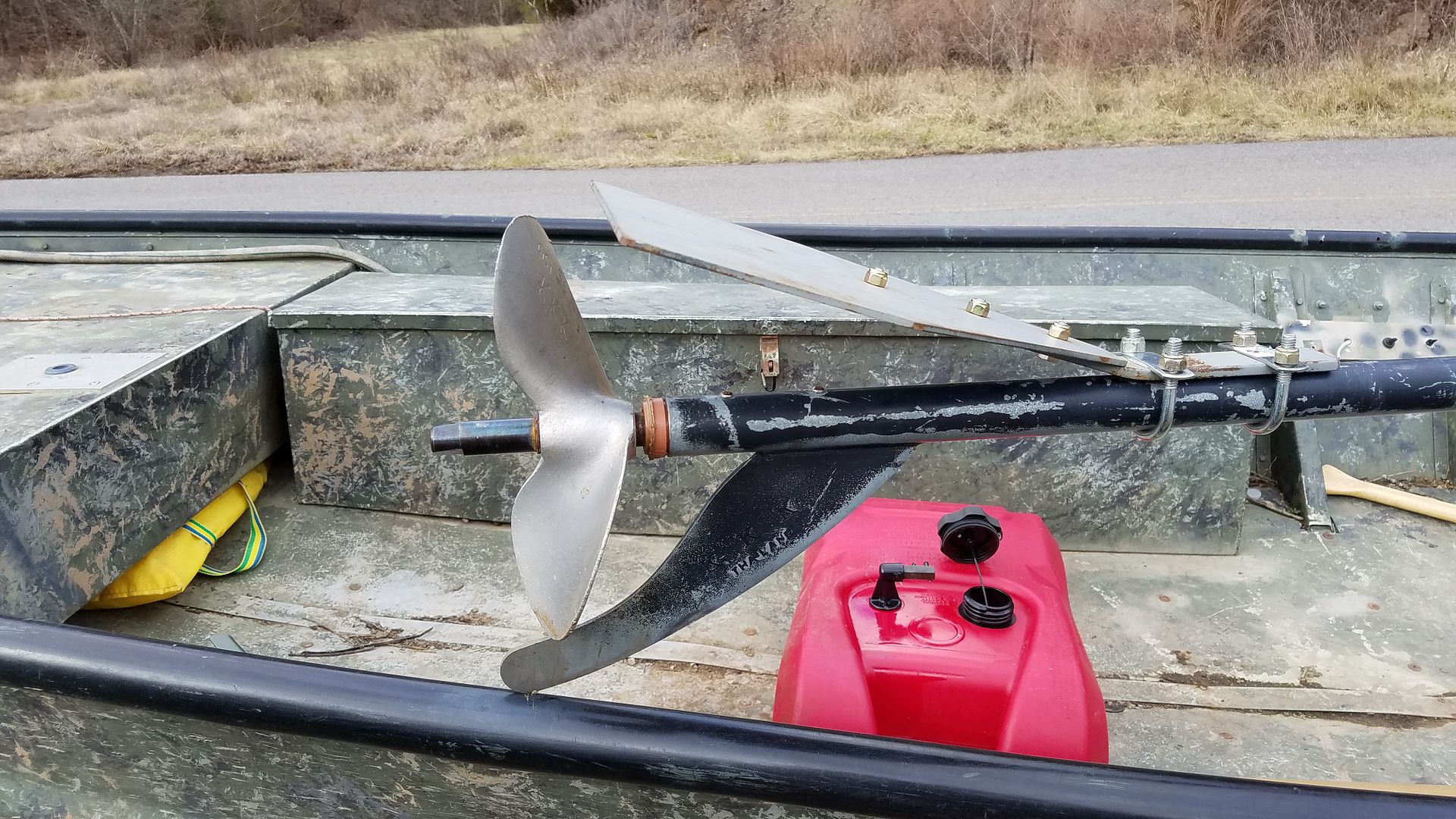 MudmotorTalk.com - View topic - Longtail and prop climbing out of water...DIY cav plate?